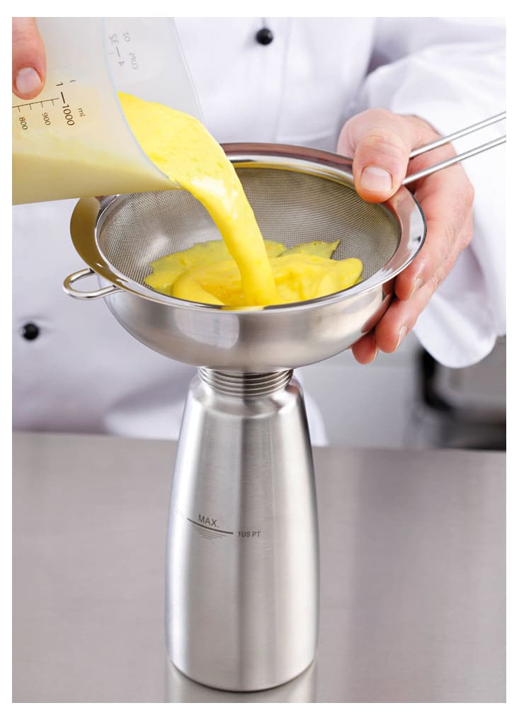 Funnel + removable stainless sieve - iSi - Meilleur du Chef