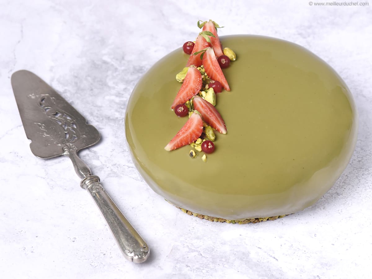 Entremets fraise - pistache - La recette illustrée - Meilleur du Chef