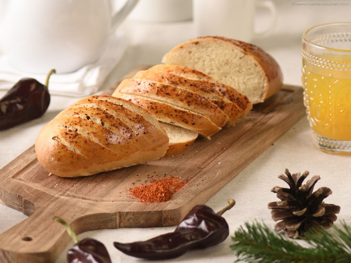 Pain viennois au piment d'Espelette - Fiche recette avec photos ...