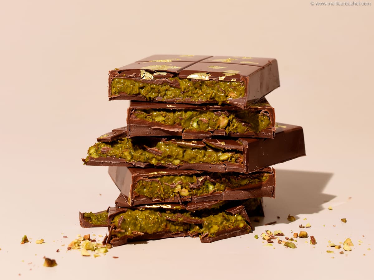 Tablette de chocolat au lait Dubaï à la pistache - La recette avec ...